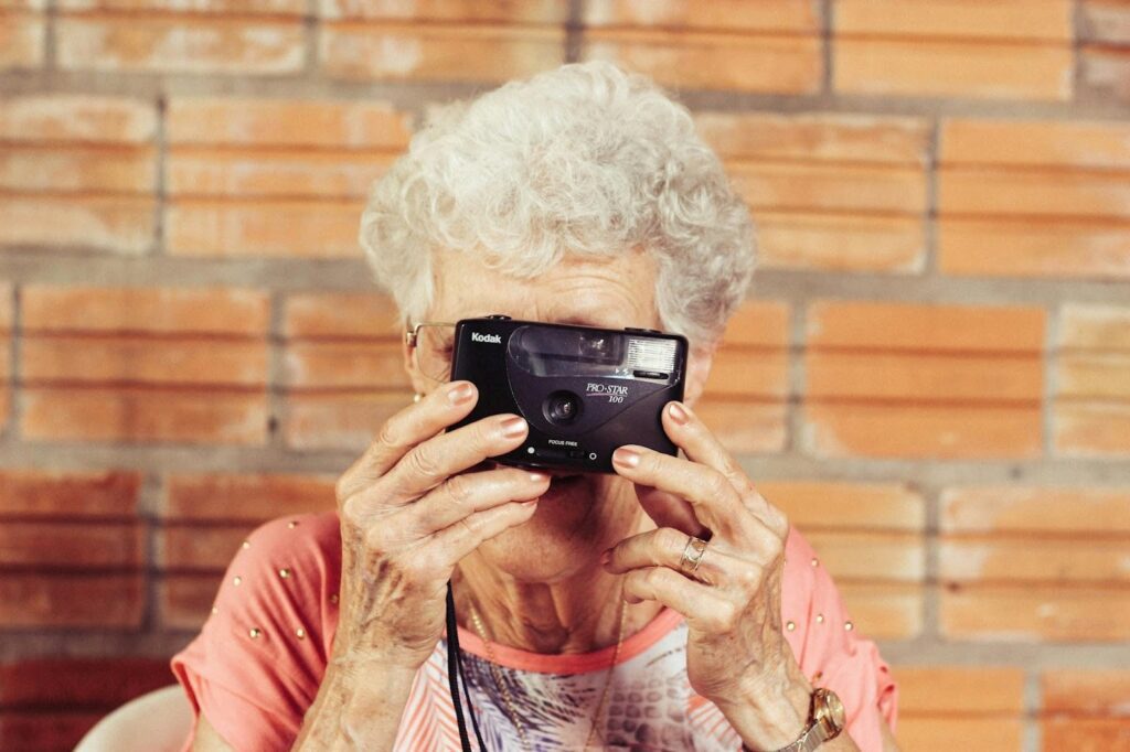 4 Signs Your Senior Loved One Needs Extra Care - MindOwl